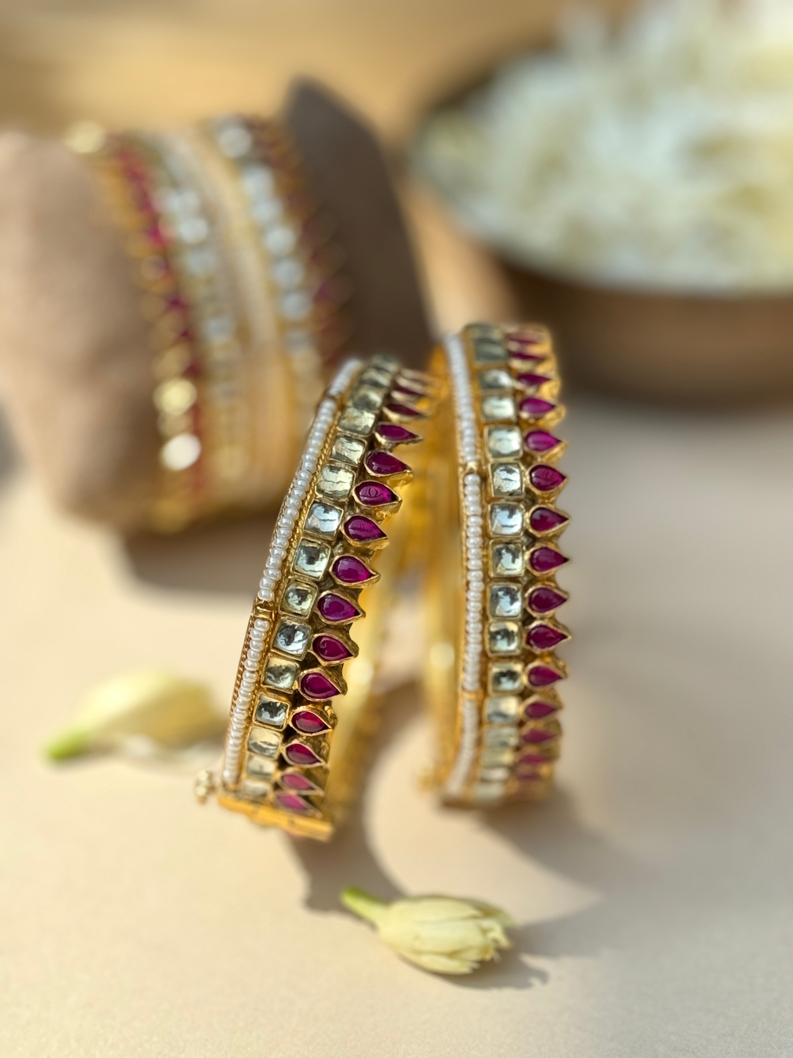 Gold plating drop shaped edge Kangan set – Mangalsutra Bangles